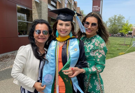 Professora Joana D´Arc participa da formatura da neta Lorenah nos EUA ...